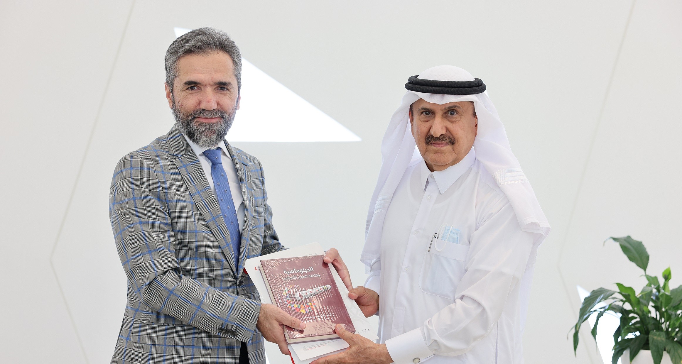 News & Events QRCS Secretary-General delivers lecture on humanitarian ...
